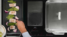 83cm induction cooktop with integrated rangehood - IDK84454IB | AEG