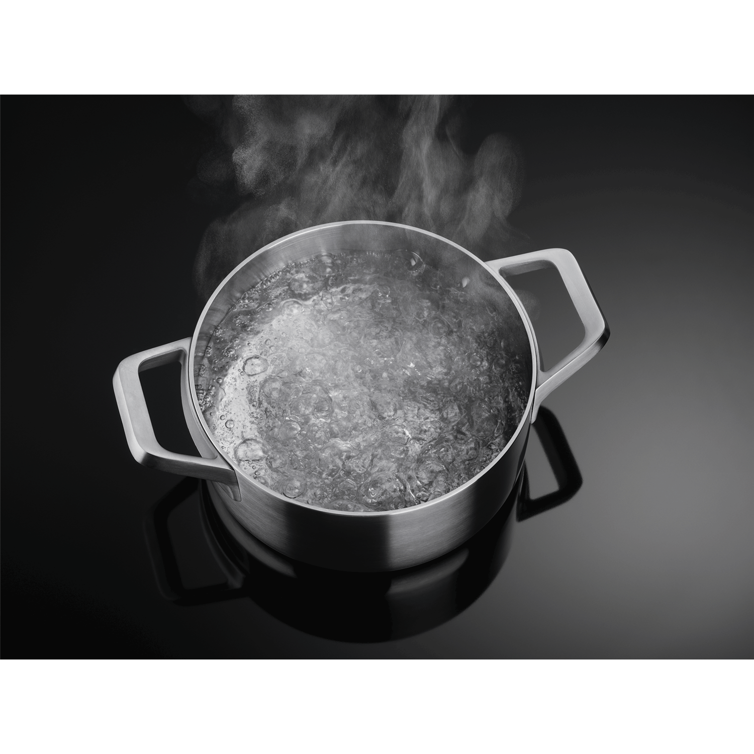 60cm 3 zone induction cooktop with ProCook & FlexiBridge - IKE63471FB | AEG